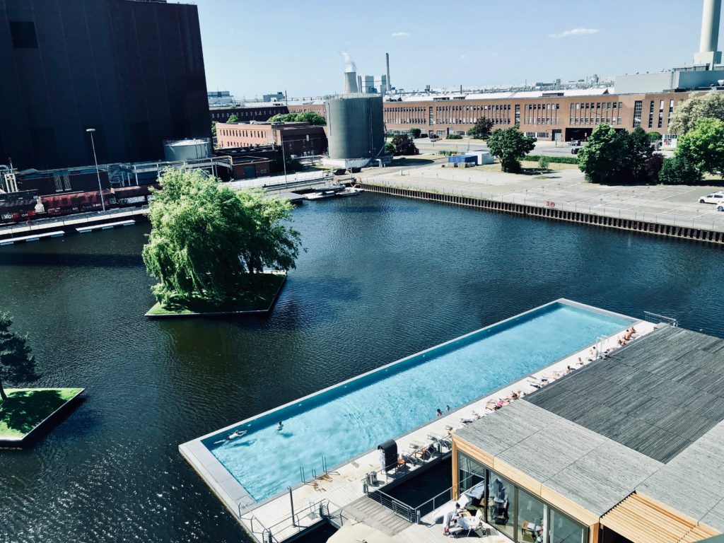 Review The Ritz-Carlton Wolfsburg Pool_1 - InsideFlyer DE