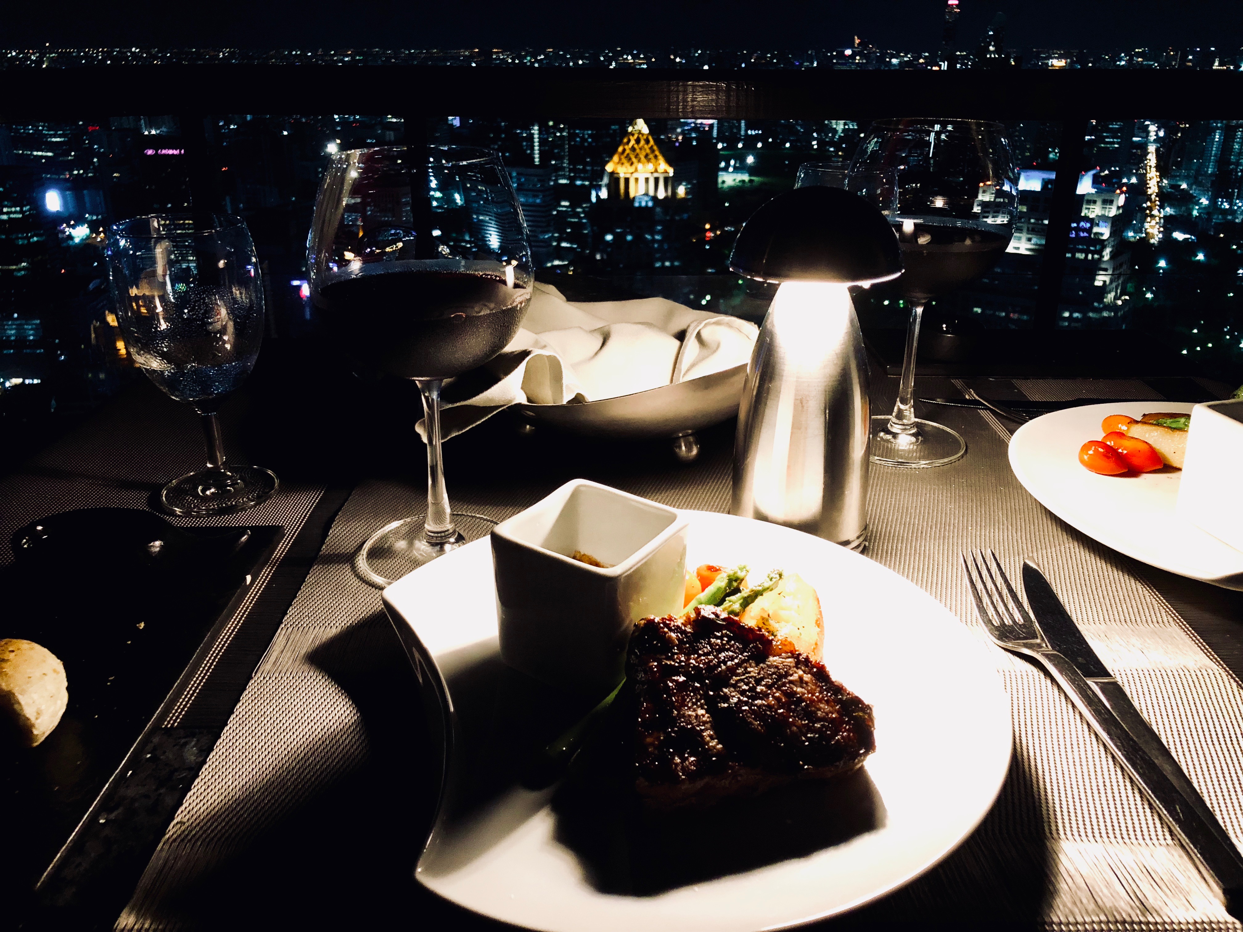Banyan Tree Bangkok Vertigo Dinner_2 - InsideFlyer DE
