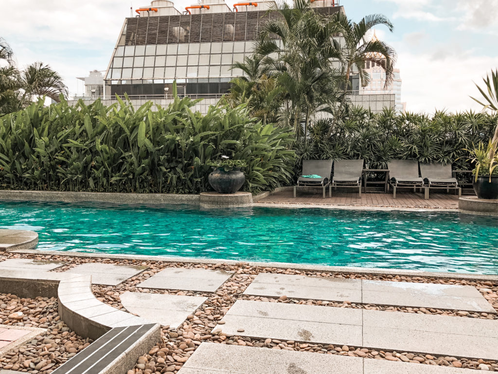 Review Banyan Tree Bangkok Pool - InsideFlyer DE