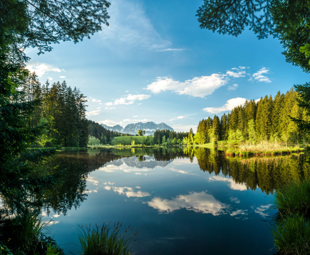 Landschaft Wasser Gieringer Weiher Sommer Wolkenstimmung (c) Kitzbuehel ...