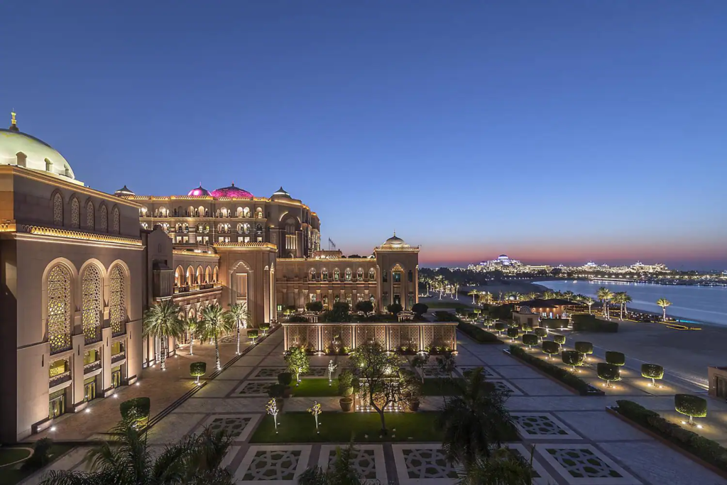 Das legendäre Emirates Palace ist nun Teil von Mandarin Oriental ...