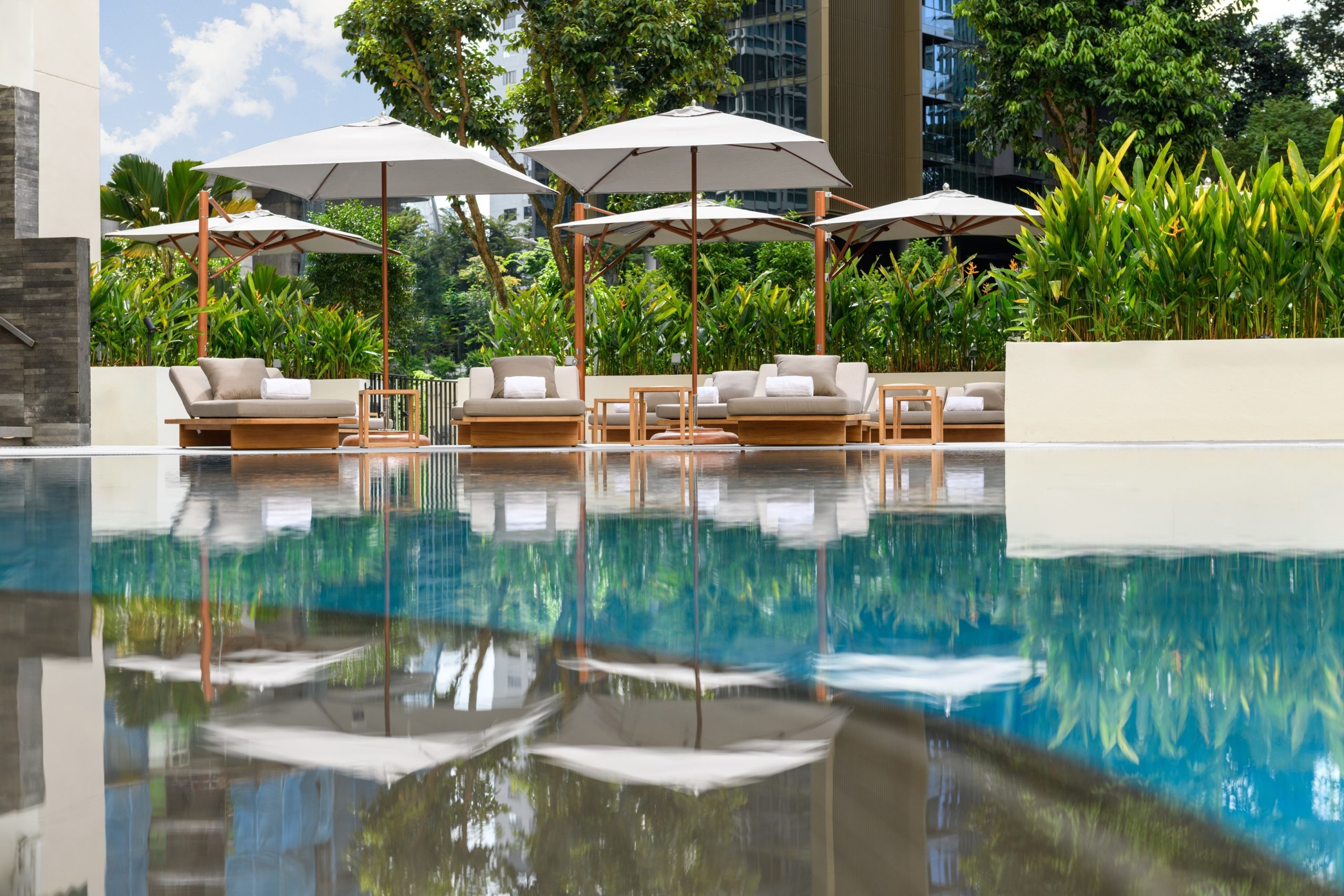 Conrad-Singapore-Orchard-Outdoor-Pool-3 - InsideFlyer DE