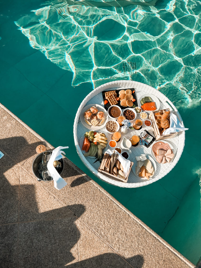 The Royal Blue Crete Resort Floating Breakfast - InsideFlyer DE