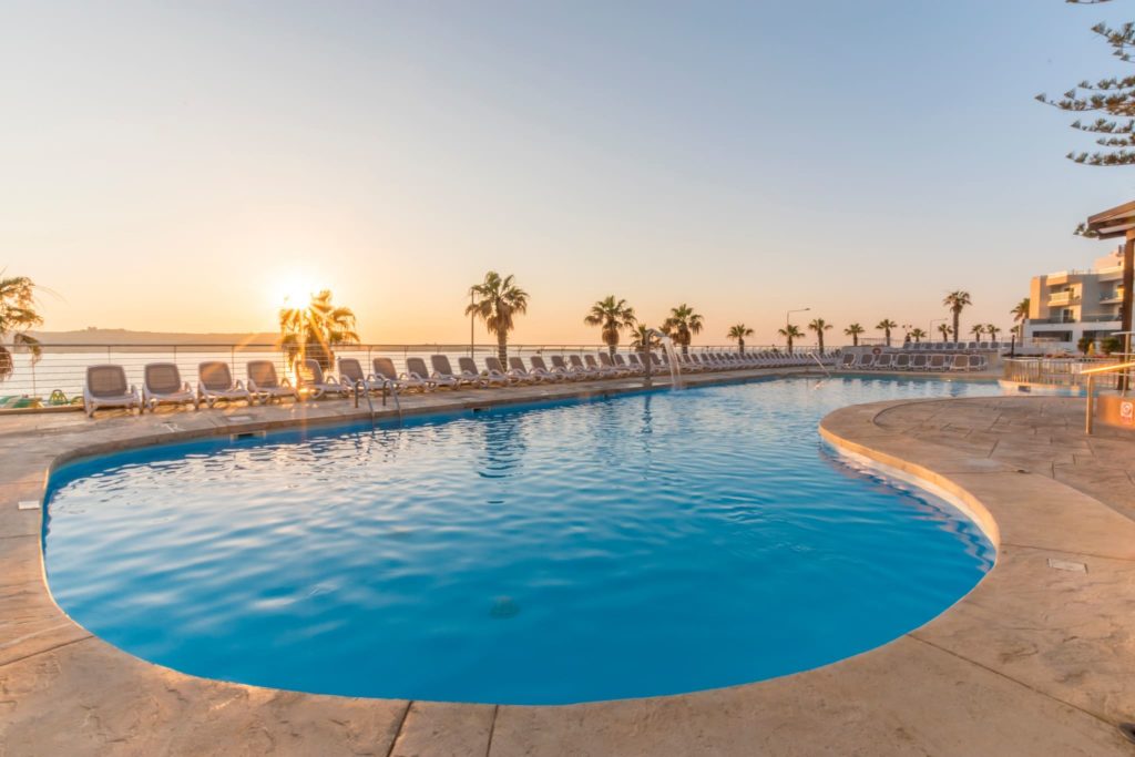 DOUBLETREE BY HILTON MALTA – POOL VIEW - InsideFlyer DE